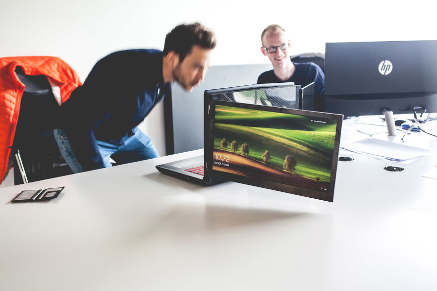 The World’s First Screens Extension For Laptops | Bored Panda