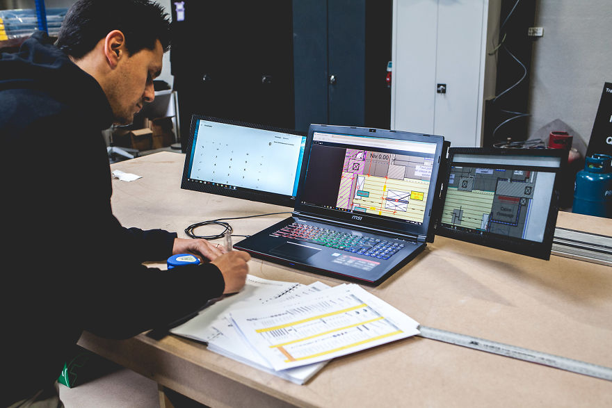 The World’s First Screens Extension For Laptops | Bored Panda