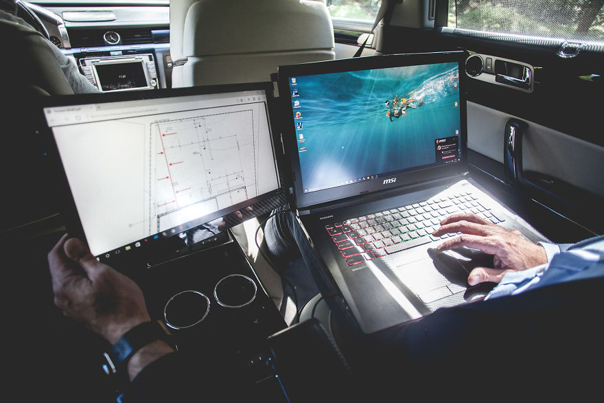 The World’s First Screens Extension For Laptops | Bored Panda