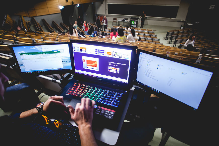 The World’s First Screens Extension For Laptops | Bored Panda