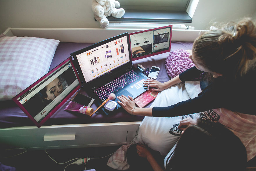 The World’s First Screens Extension For Laptops | Bored Panda