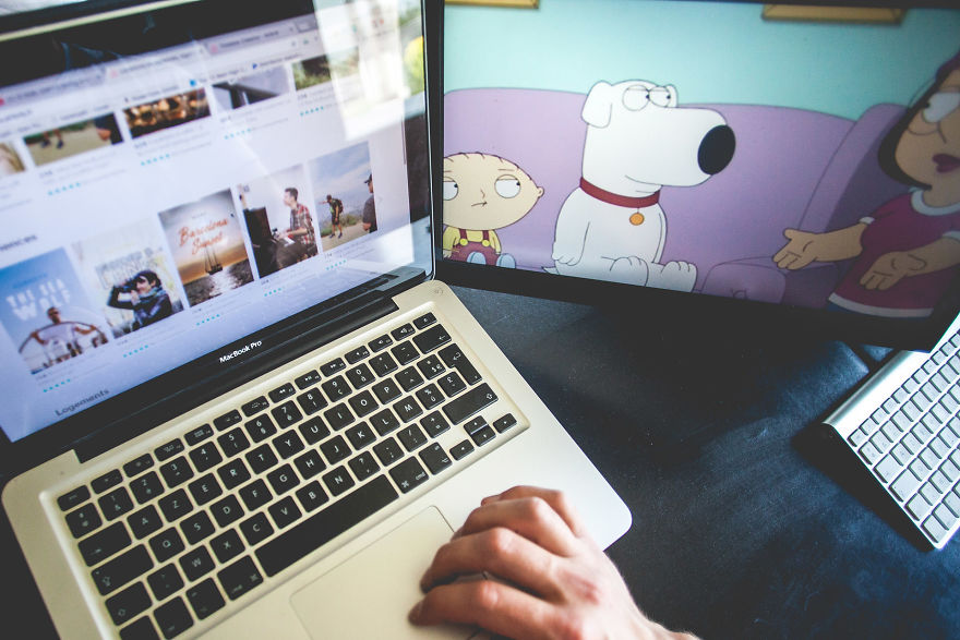 The World’s First Screens Extension For Laptops | Bored Panda