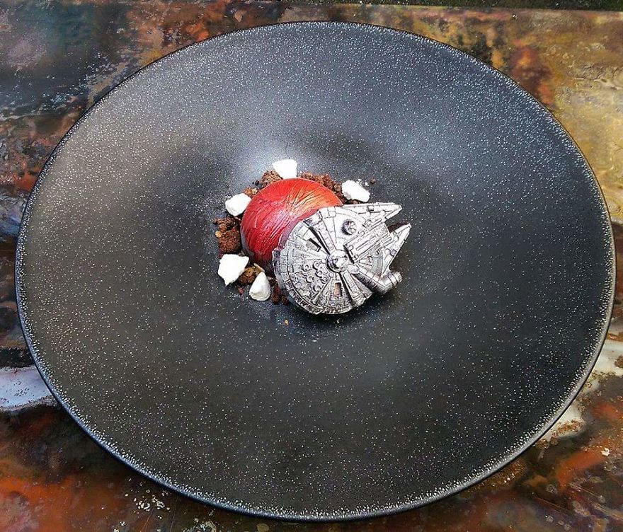 Some Star Wars Themed Desserts, Everything On The Plate Is Edible ...