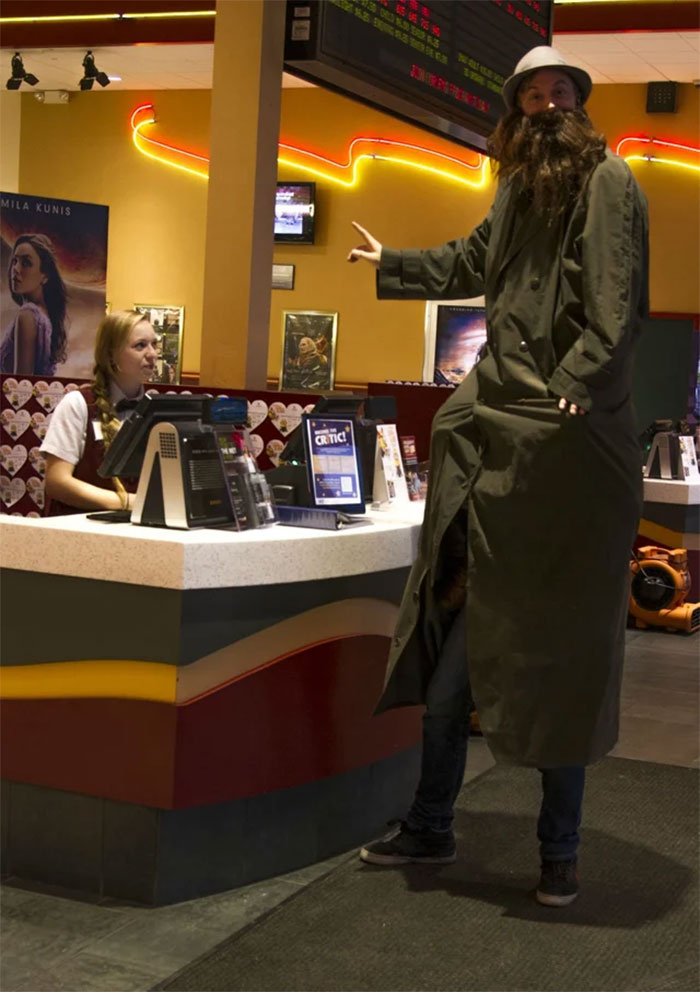 These Kids Dressed Up As A Man In A Trench Coat And Twitter Can’t ...