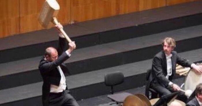 30 Funny And Bizarre Pics From The “Musical Instruments With Chaotic ...