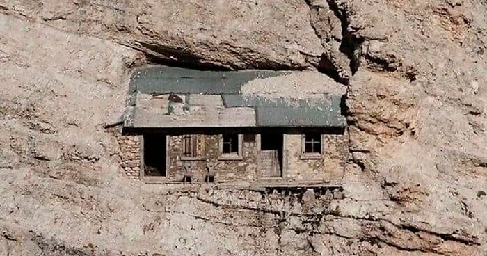 ‘Bizarre Buildings’: 50 Of The Strangest And Most Unique Buildings From ...