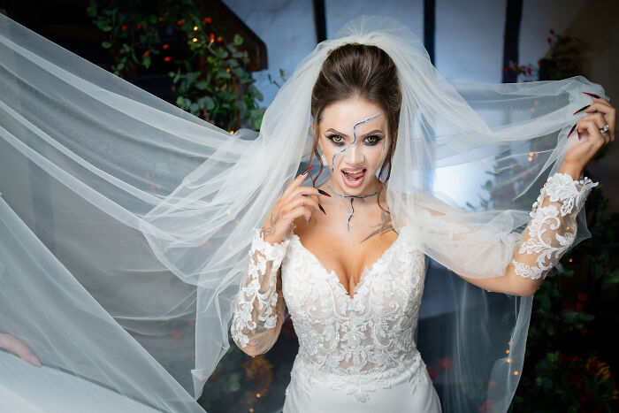 I Took Photos Of A Vampire Bride For Halloween At The Pilgrim’s Rest In Battle (21 Pics) | Bored ...