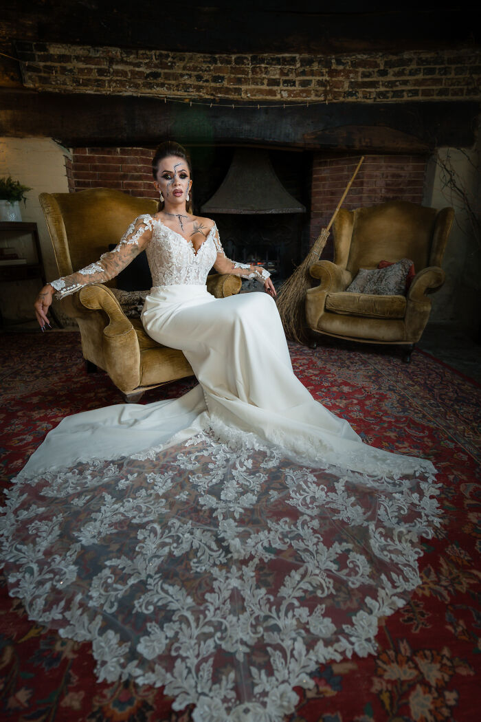 I Took Photos Of A Vampire Bride For Halloween At The Pilgrim’s Rest In Battle (21 Pics) | Bored ...