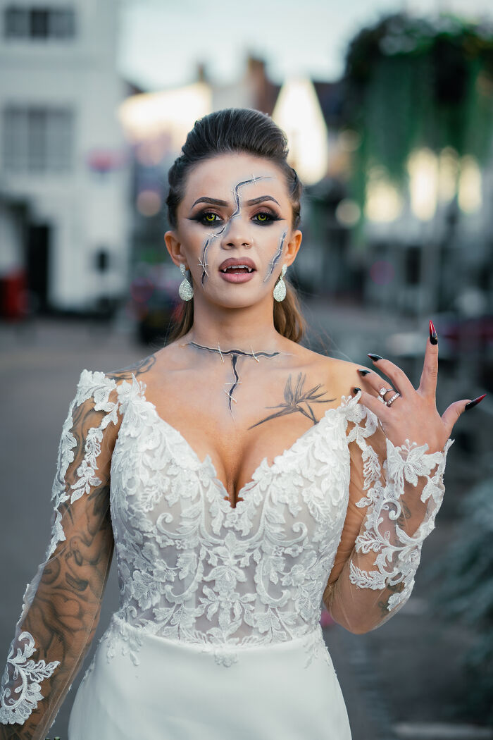 I Took Photos Of A Vampire Bride For Halloween At The Pilgrim’s Rest In Battle (21 Pics) | Bored ...