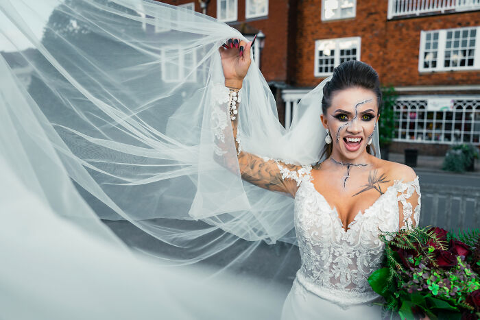 I Took Photos Of A Vampire Bride For Halloween At The Pilgrim’s Rest In Battle (21 Pics) | Bored ...