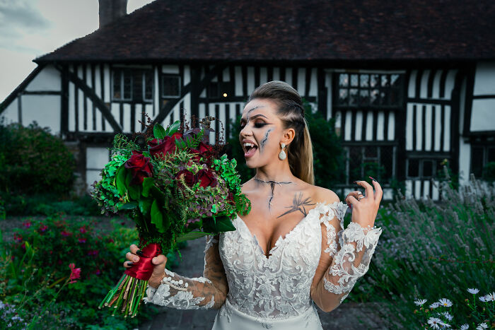 I Took Photos Of A Vampire Bride For Halloween At The Pilgrim’s Rest In Battle (21 Pics) | Bored ...