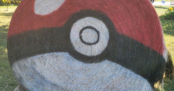 16 Pop-Culture Character Sculptures From Hay That I Made In Honor Of ...