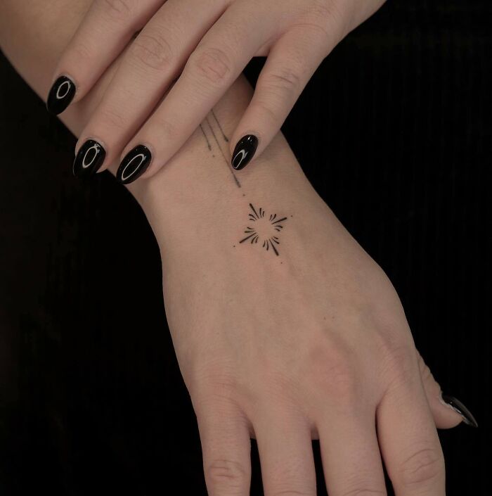 134 Small Hand Tattoos That Had Us Wishing For More Hands | Bored Panda