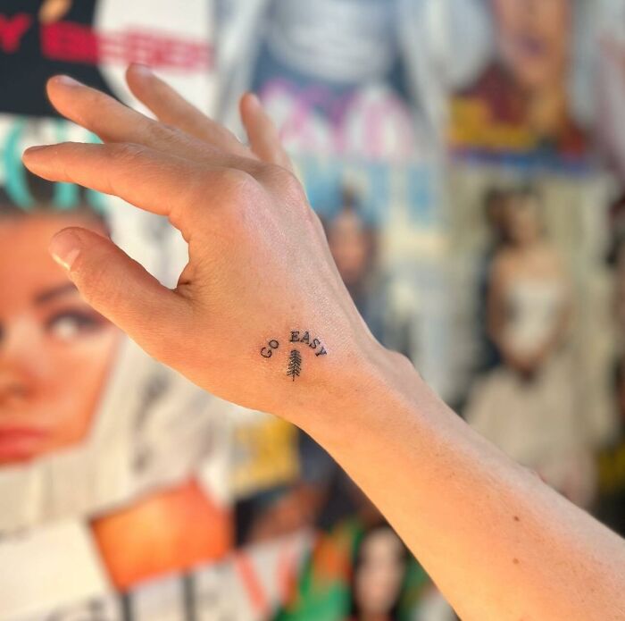 134 Small Hand Tattoos That Had Us Wishing For More Hands