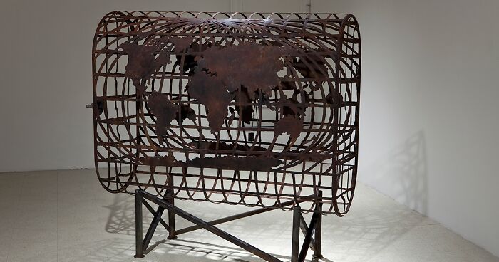 Sculptures Of Paradox: This Artist Combines Delicate Laced Patterns ...