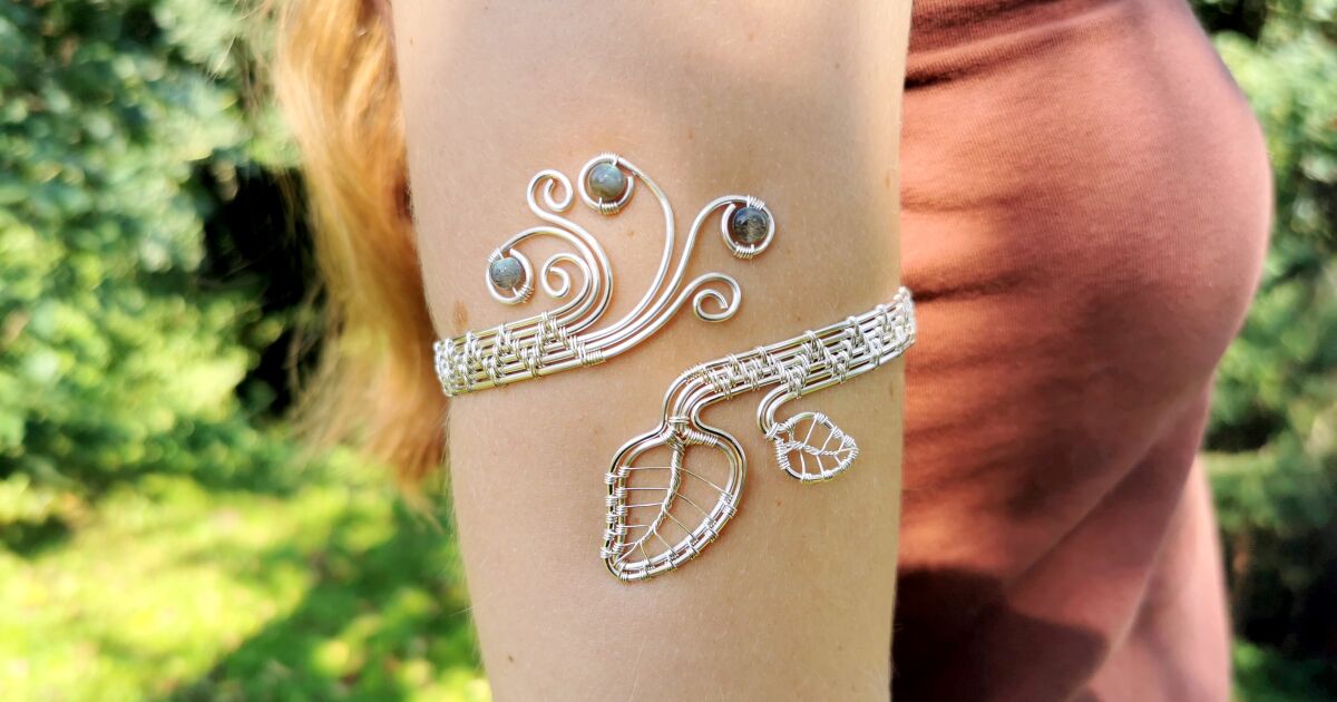 I Used Ten Meters Of Wire For This Elven Armlet (7 Pics) | Bored Panda