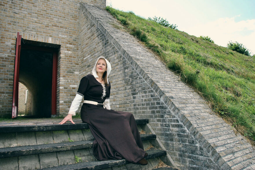 50+ Model Marga Van Der Vet Makes Cosplay & Fantasy Costumes | Bored Panda