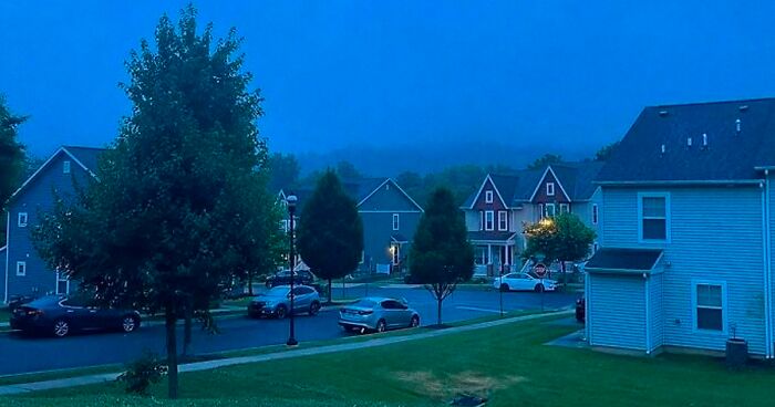 30 Pics That Feel Oddly Familiar, Yet Subtly Unsettling, As Shared On ...