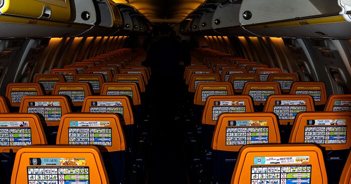 My 30 Photographs That Show The Reality Of Flying Economy | Bored Panda
