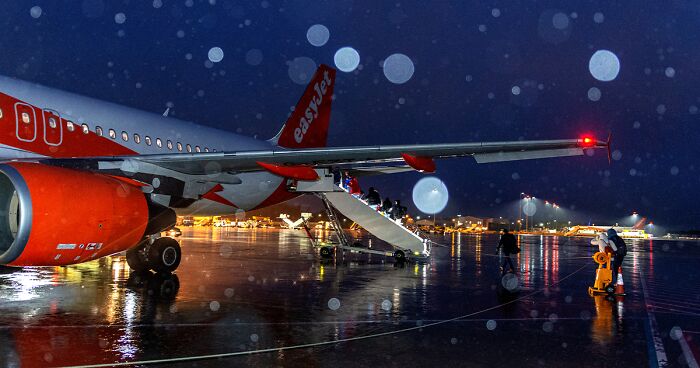 My 30 Photographs That Show The Reality Of Flying Economy | Bored Panda