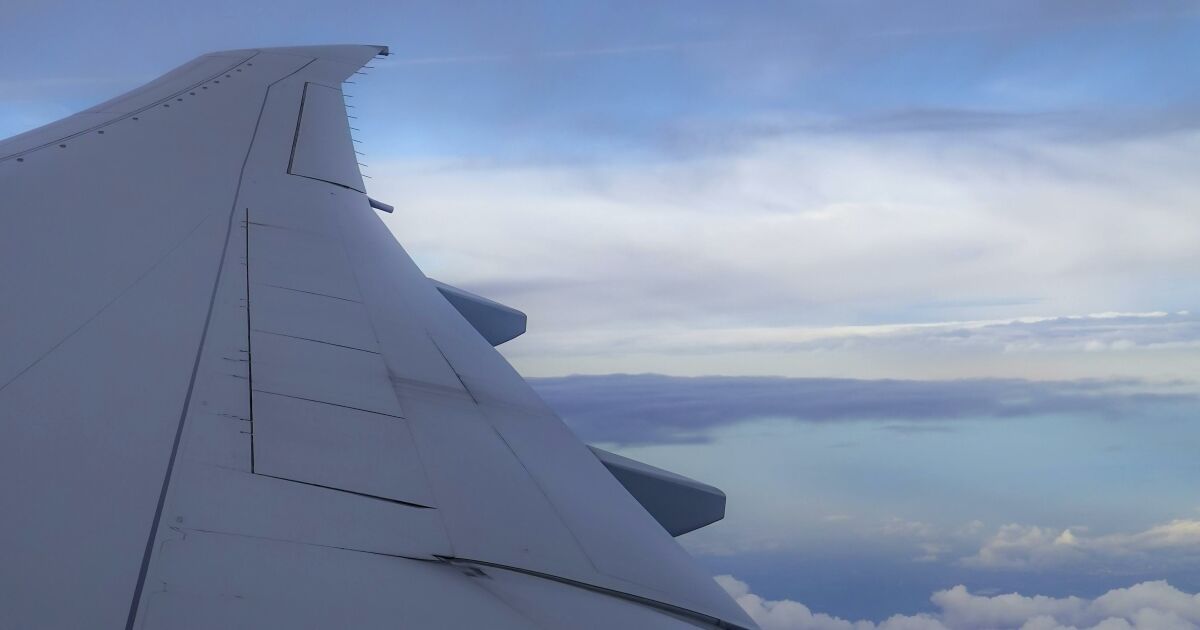 Video Shows Plane Making Emergency Landing After Flying With Damaged ...