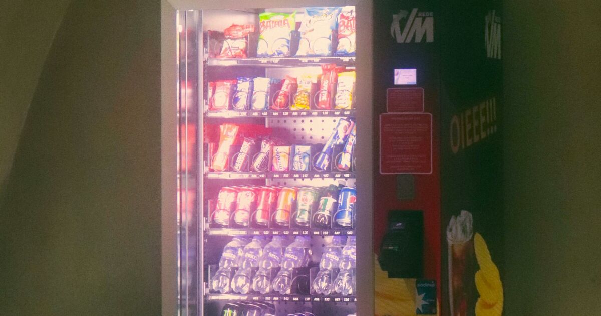 Students Horrified After Discovering Vending Machine Secretly Uses ...