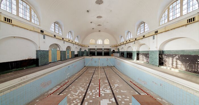 I Traveled Around The World To Take Pictures Of Abandoned Swimming ...