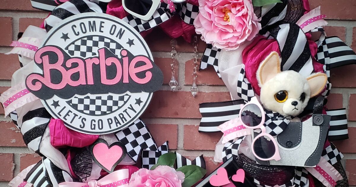 I Created A Wreath For Decorating A Barbie-Themed Party | Bored Panda