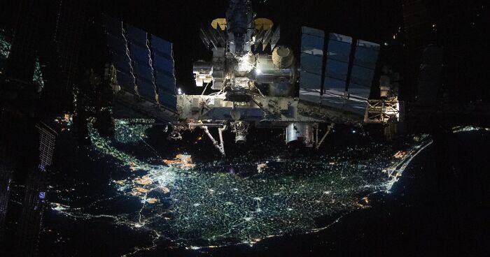 The International Space Station Will Split Into A Thousand Pieces ...