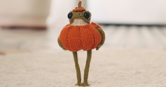 Artist Creates 47 Miniature Frogs With Tiny Outfits That Are Too ...