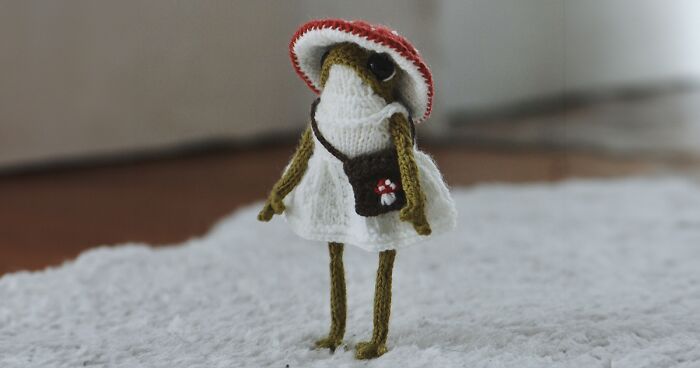 Artist Creates 47 Miniature Frogs With Tiny Outfits That Are Too ...