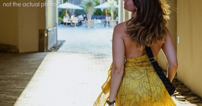 “Incredibly Embarrassed”: Woman’s Dress Changes Color At The Wedding ...