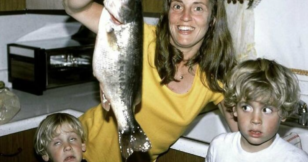 85 Of The Most Awkward Family Pictures That May Accidentally Punch You ...