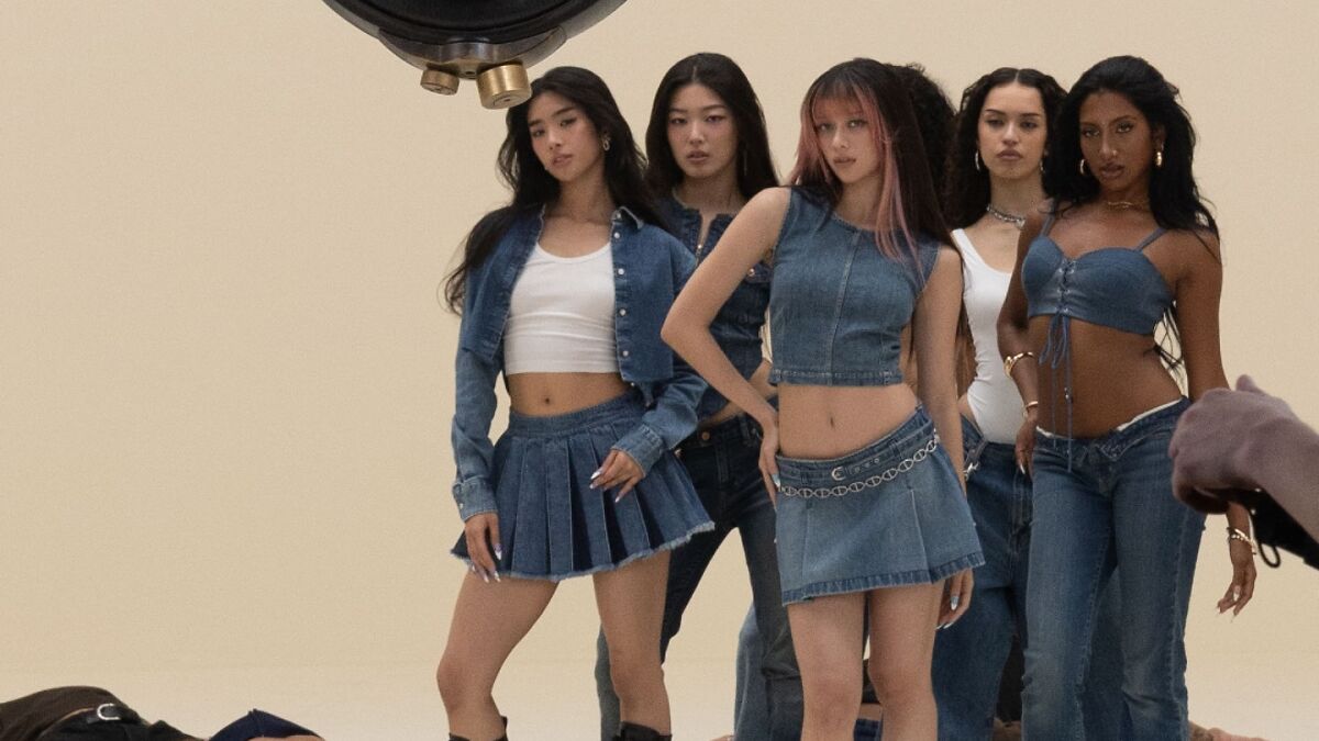 "Just As Long As Nobody Is Blonde": Gap Responds To American Eagle And Releases Their Own Jeans ...