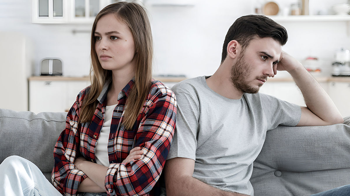 "She Is A Mess. Her Whole Life Is A Mess": Guy Helps Ex GF, His Current ...