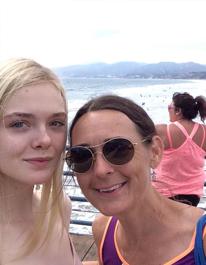 Fans Are Confused After Media Treats Elle And Dakota Fanning’s Real ...