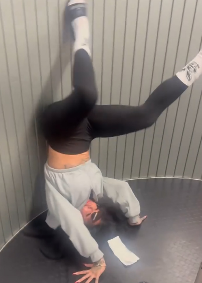 Adult Stars Arrested And Kicked Off Flight After Refusing To Get Out Of ...